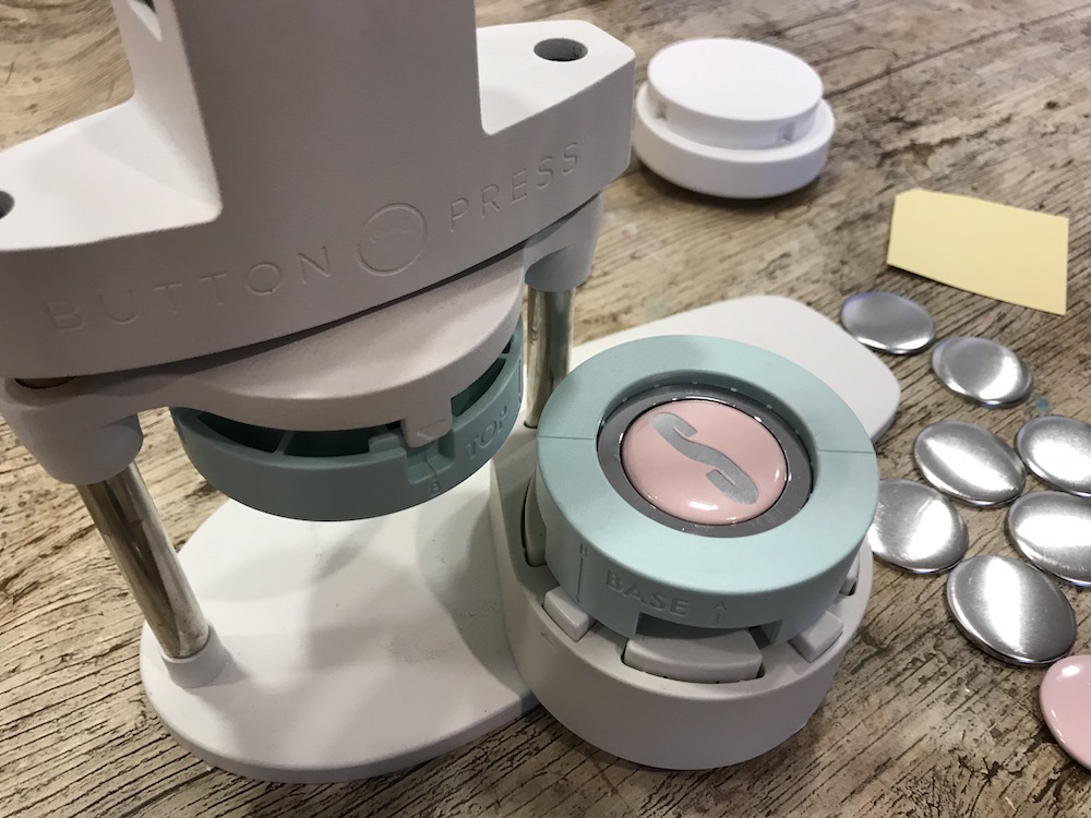 Come usare la Button Press di We r Memory keepers – Spazio Battibaleno