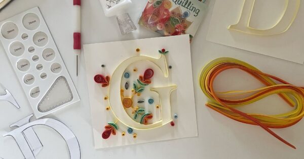 Tutorial quilling: facciamo un monogramma – Spazio Battibaleno
